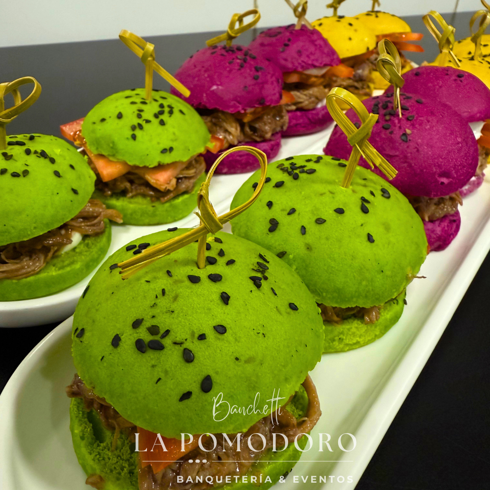 25 mini sándwich mechada italiana en pan color – lapomodoro